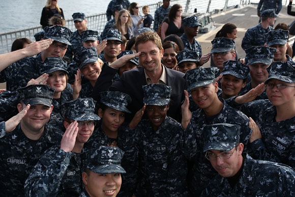 Gerard Butler, Olympus Has Fallen Cast Pose with the Military