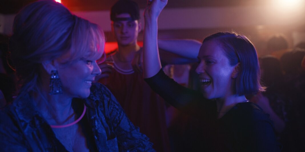 Hacks Stars Jean Smart and Hannah Einbinder Talk Season 3